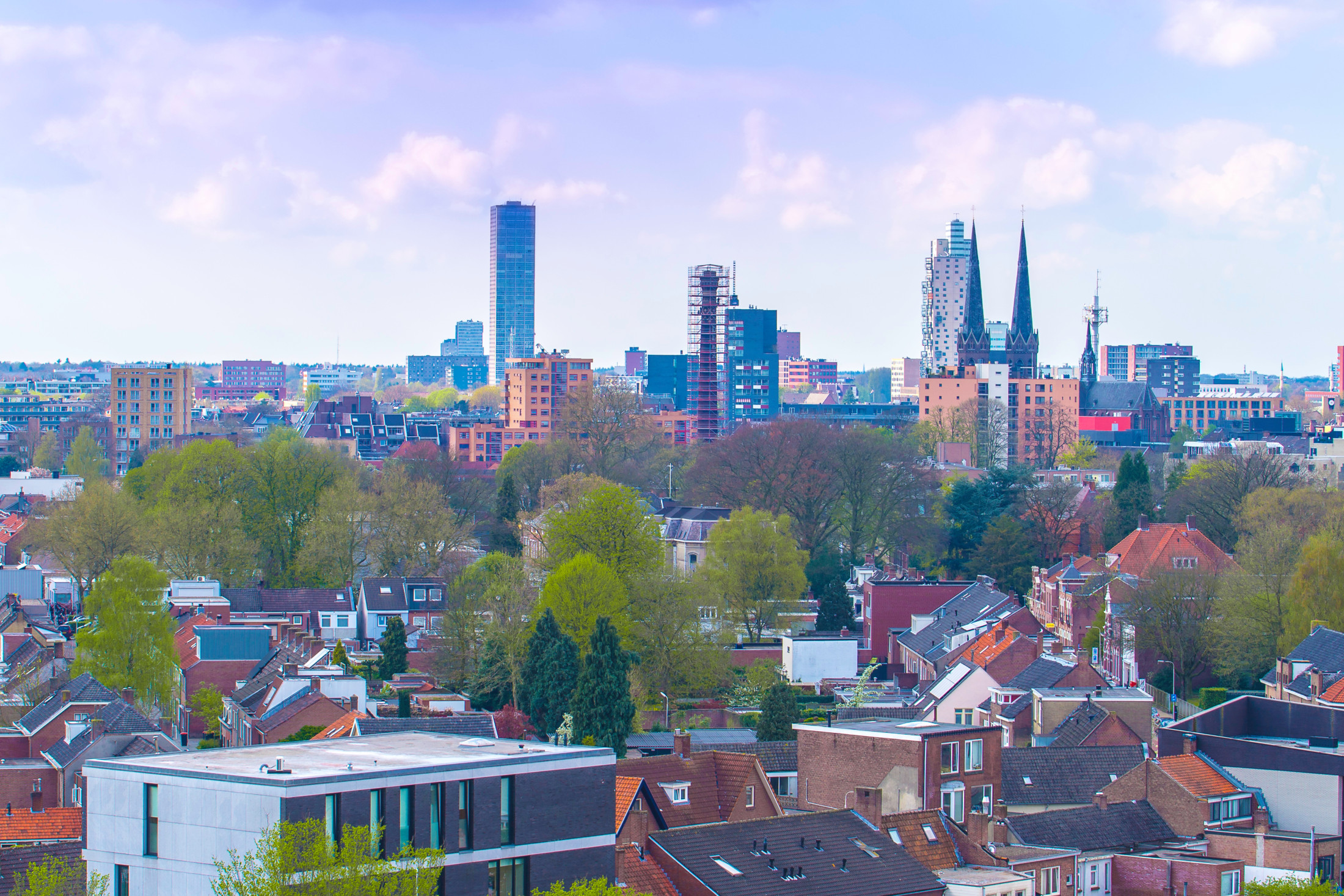 Tilburg bespaart ruimte bij hoogbouw door perscontainer